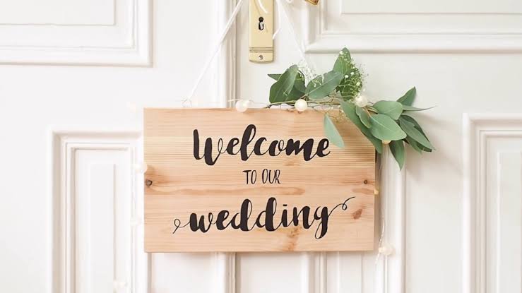 Wooden Wedding Welcome Sign Tutorial (DIY) • TasteAndCraze